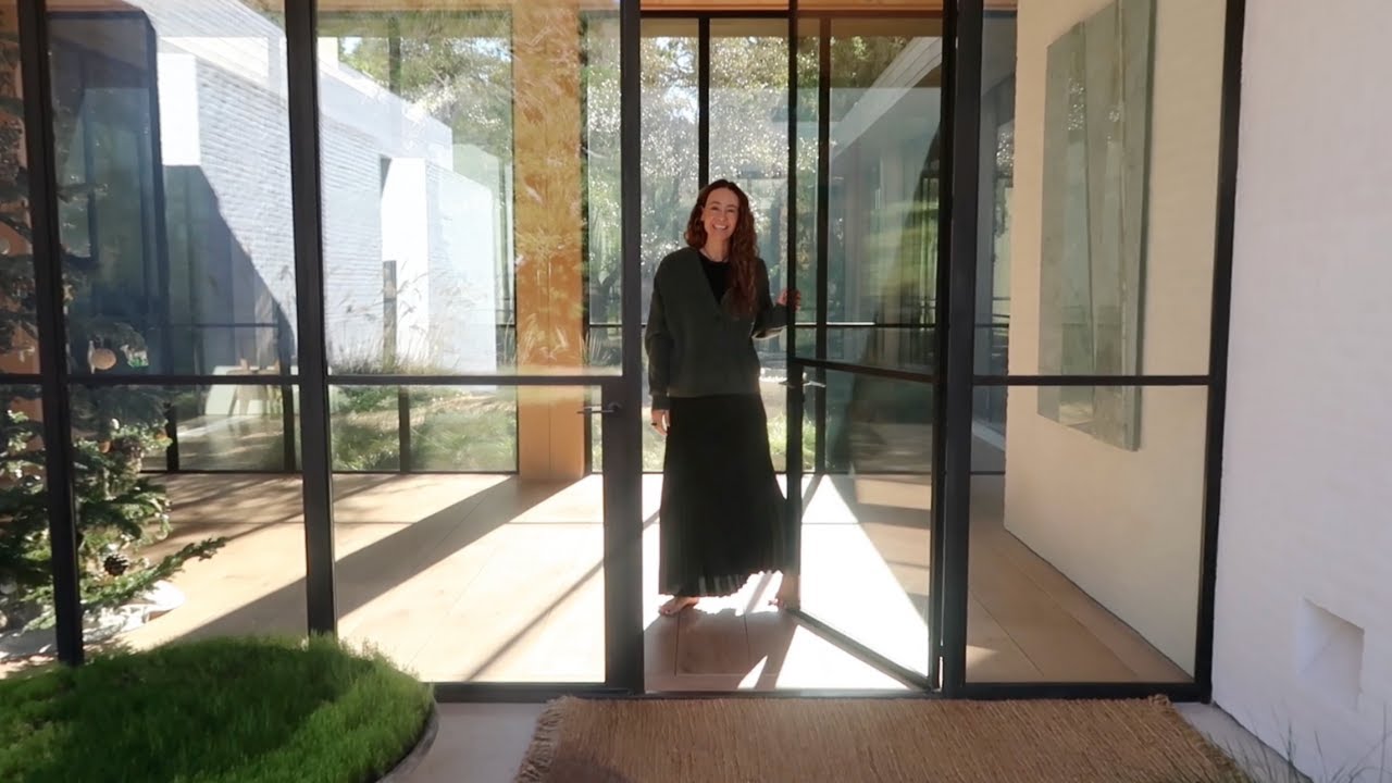 Step Inside Jenni's Holiday Home Tour - YouTube