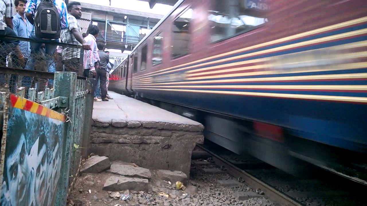 India's First Class Royal Maharaja Express Speeding Through Crowded ...