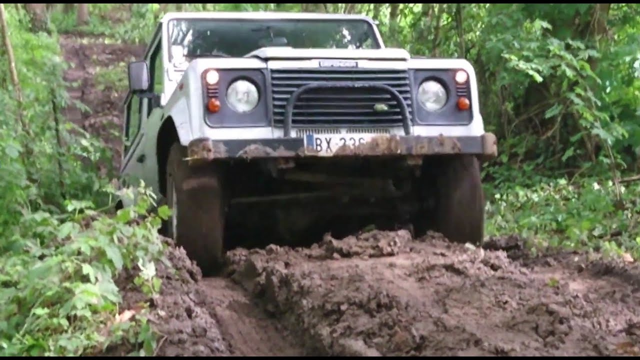 Defender TD5 Offroad in Mud - Land Rover - YouTube