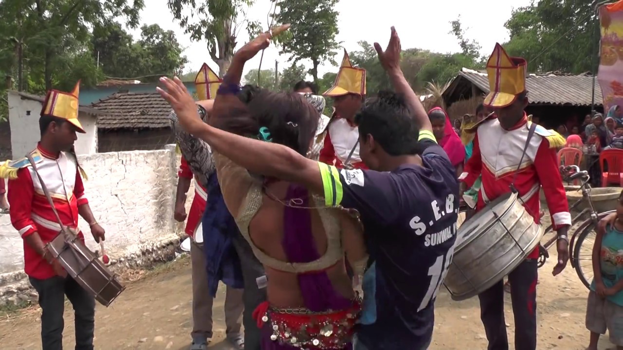 Deshi Band Baja Dance - YouTube