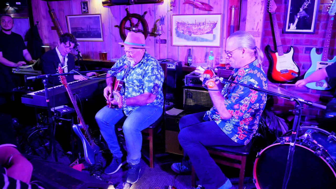 Jolly Jumper & Big Moe with Jimbo Jambo Band - YouTube