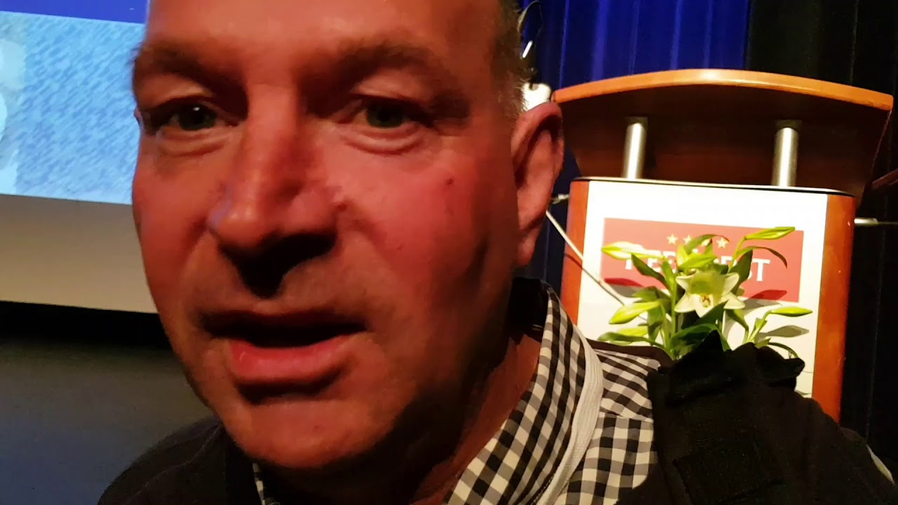 Politie man Antoine Doppegieter vertelt hoe zijn Tesla zelf achter hem ...