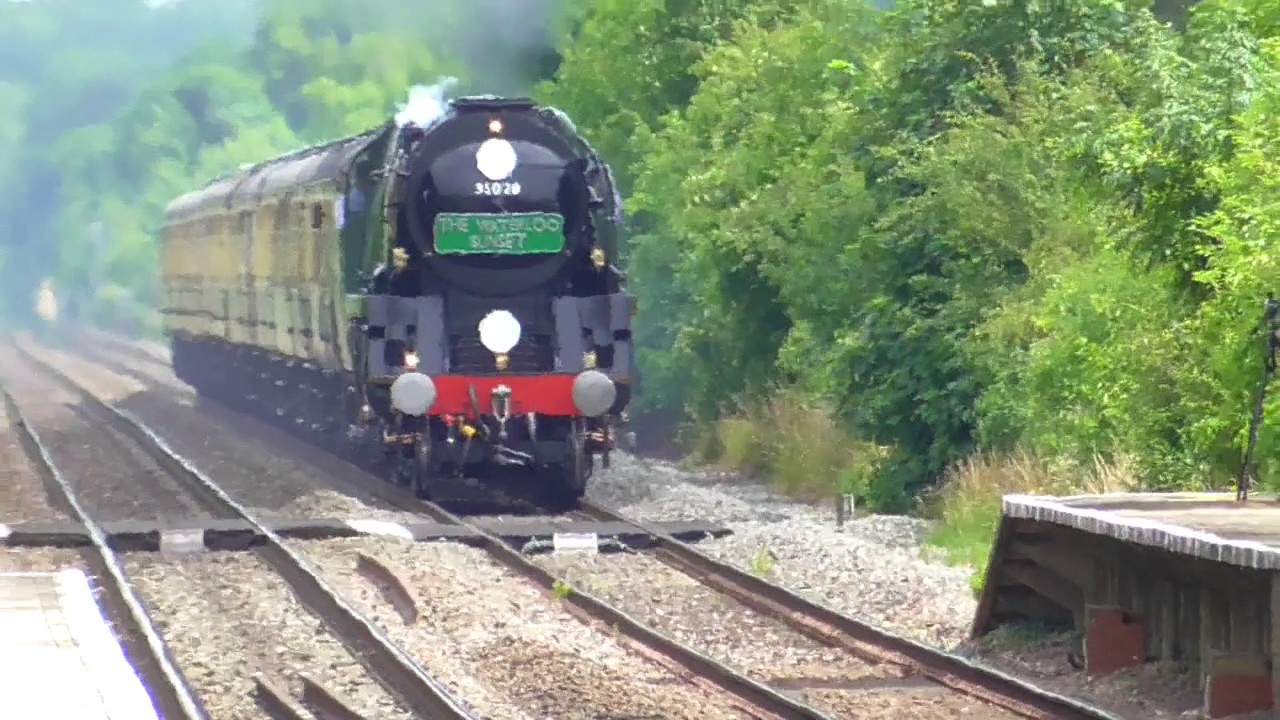 The Waterloo Sunset SR Merchant Navy Class 4-6-2 no 35028 Clan Line ...