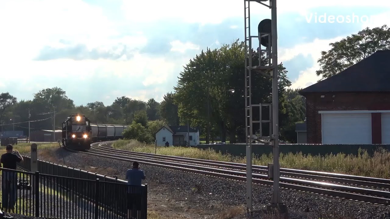 NS freight train heads to rail yard. Locomotives 6137 & 6084, Fostoria ...