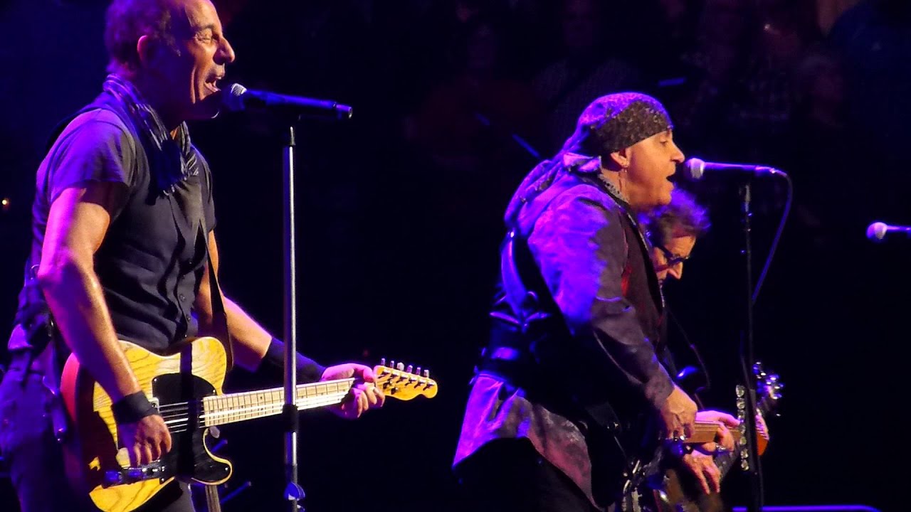 Bruce Springsteen "Badlands" St.Paul,Mn 2/29/16 HD - YouTube