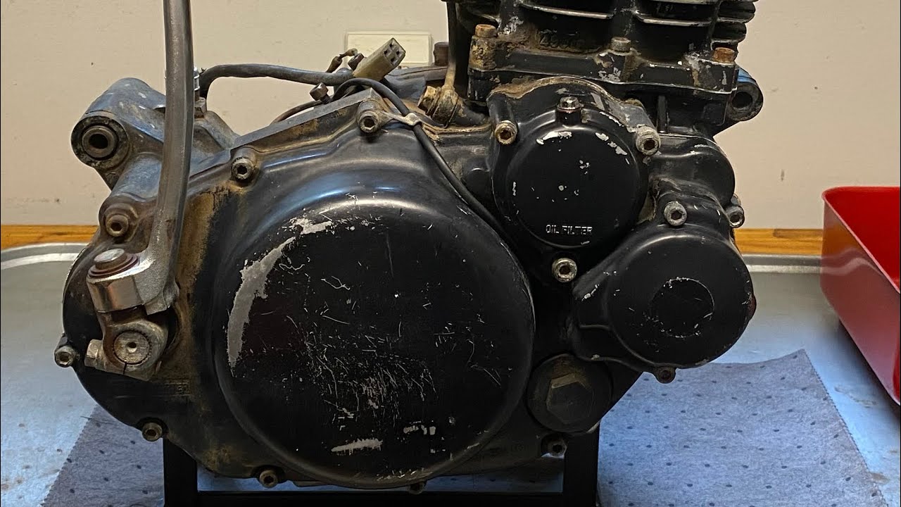 Part 1- Dissembling a 1976 Yamaha XT500 engine - YouTube