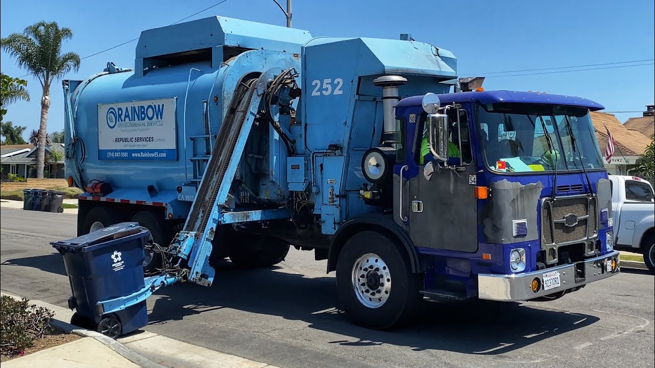 🍃 Rainbow Environmental Services/ Republic Services | Autocar ACX Amrep ...