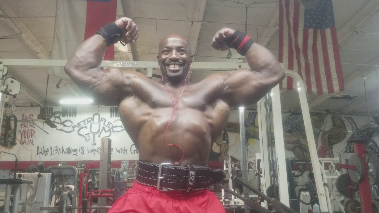 Chris Smith posing 2018 - YouTube