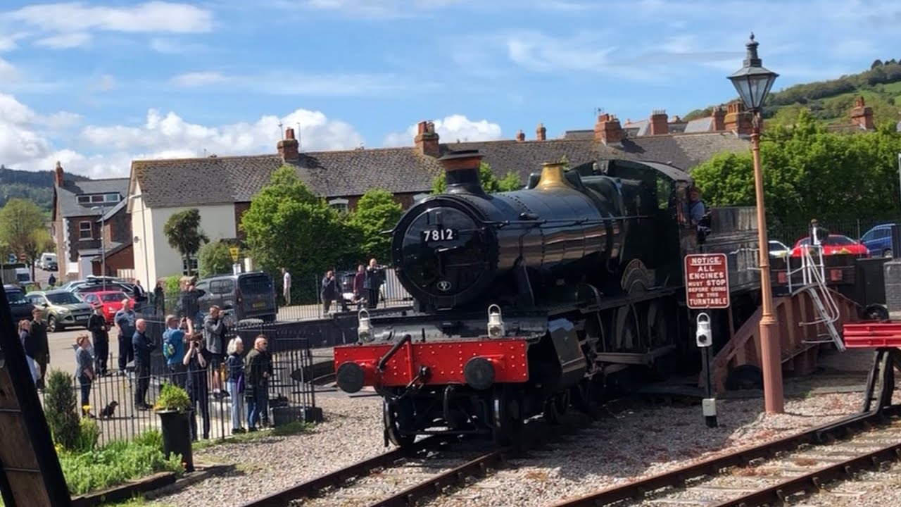 7812 “Erlestoke Manor” using the turntable at Minehead 1/5/2023 (WSR ...