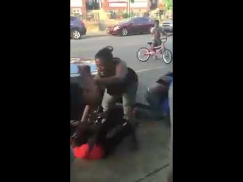 Two girls fight in philly - YouTube