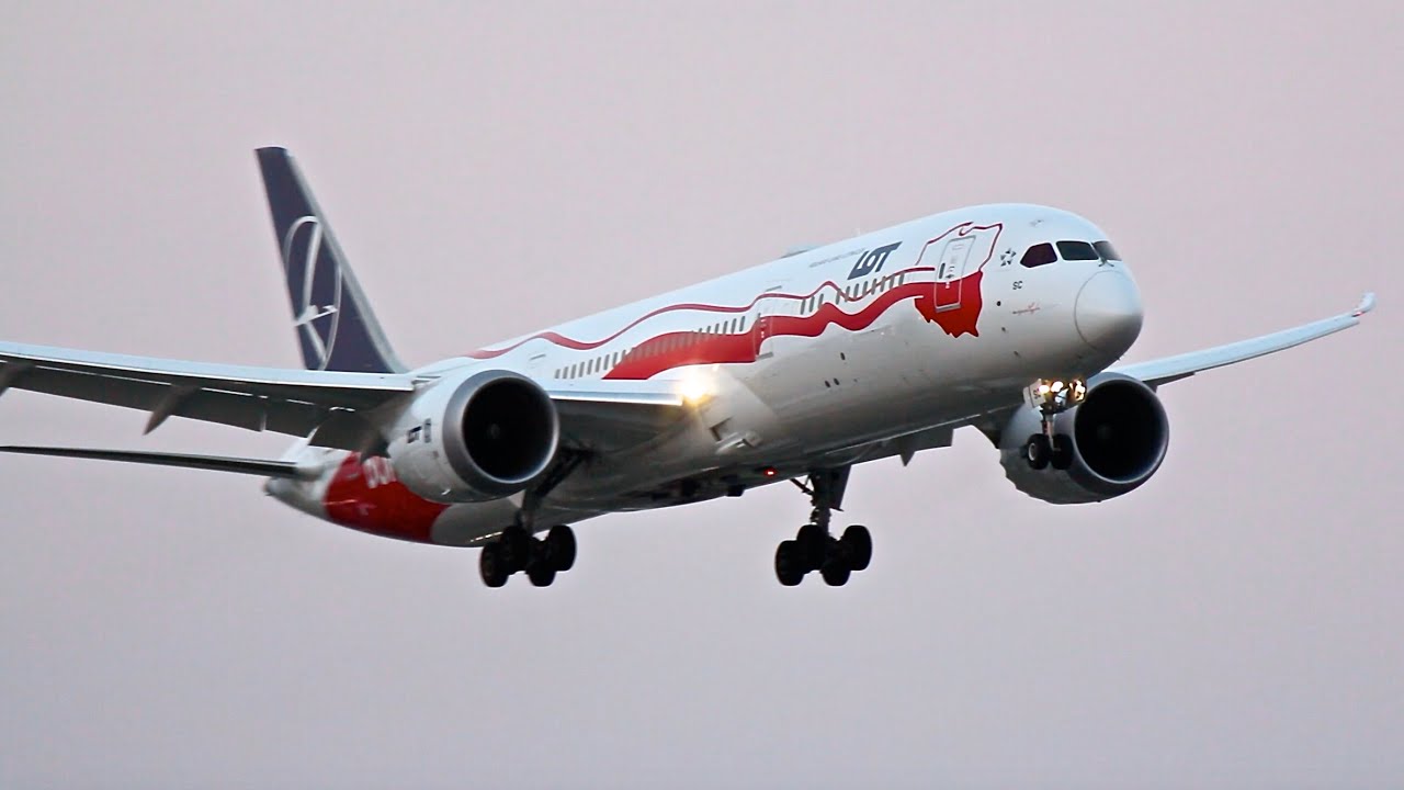 LOT Polish Boeing 787-9 Dusk Arrival at Toronto Pearson | SP-LSC ...