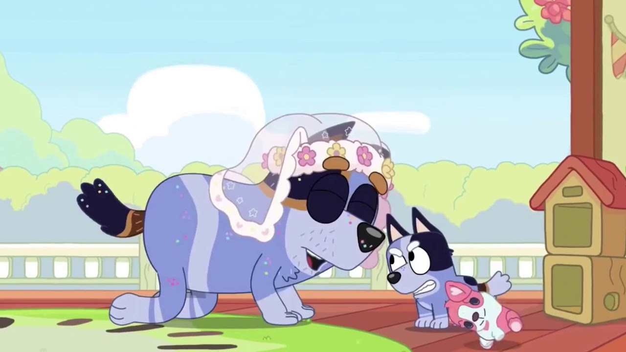 Bluey - Battle of Zevon (Descendants: Wicked World) - YouTube