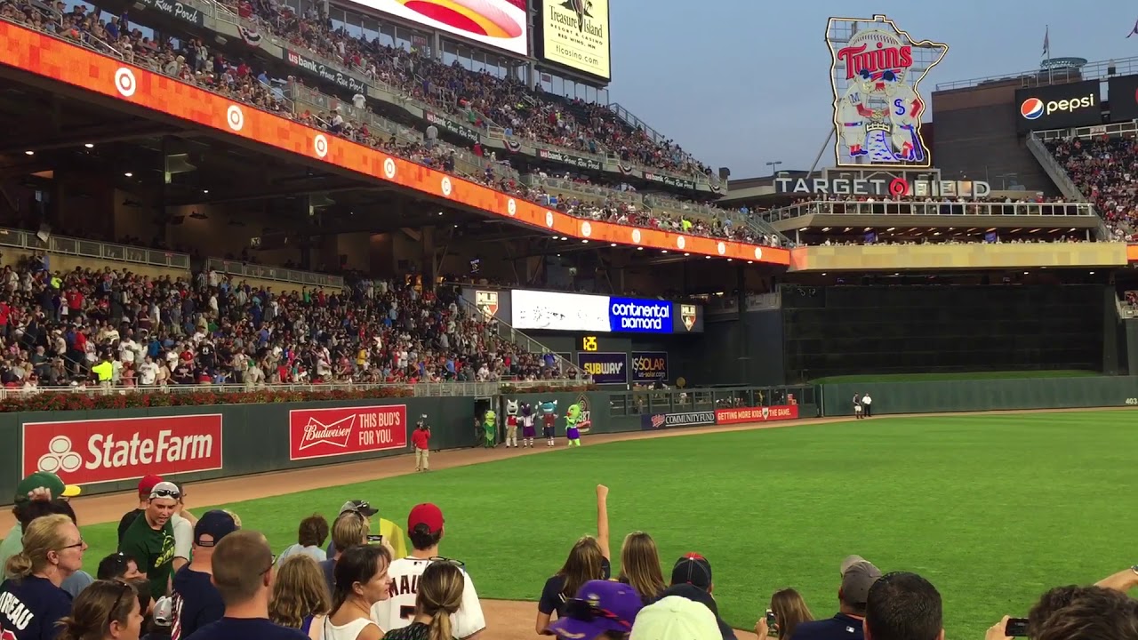 My Target Field Mascot Race debut! - YouTube