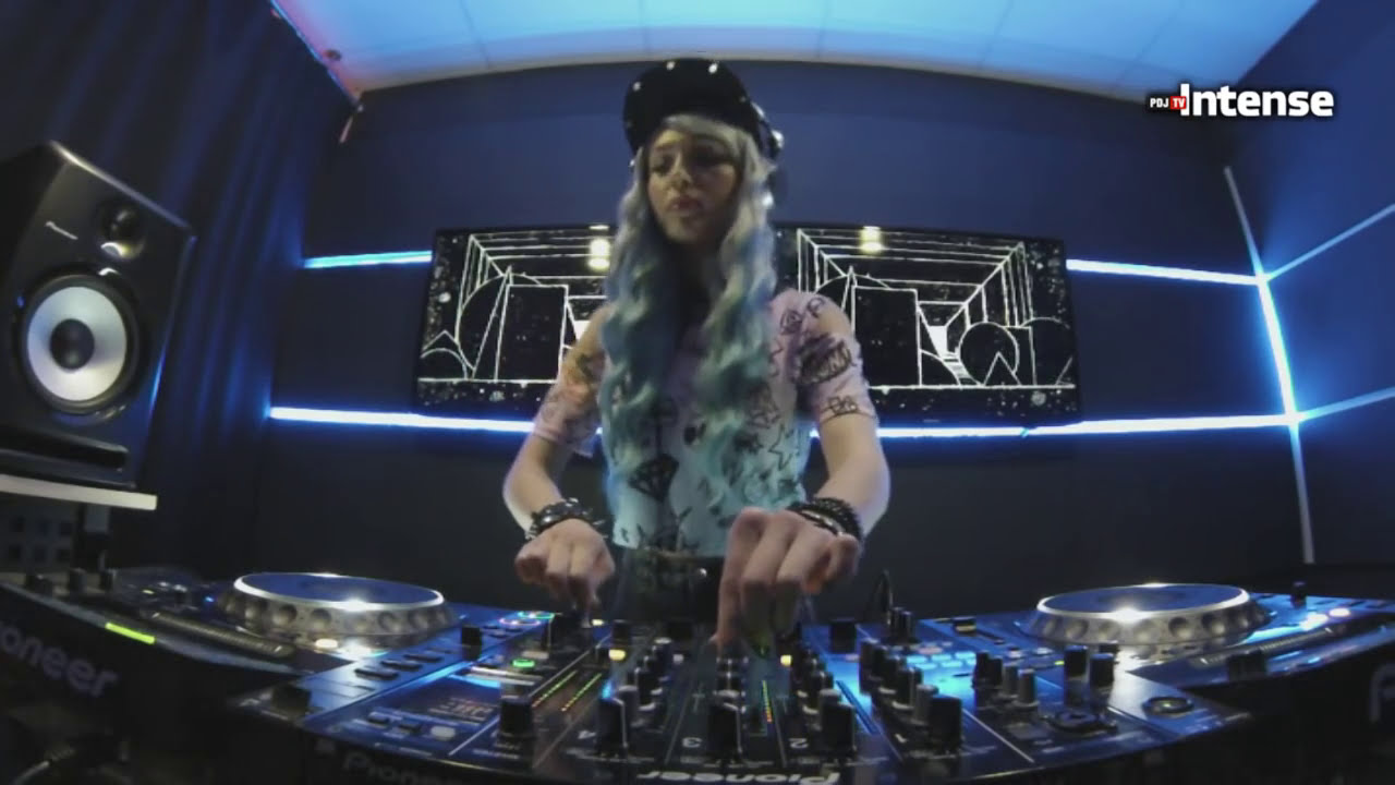 Marika Rossa - Live @ Radio Intense 16.11.2015 / Techno DJ Mix - YouTube