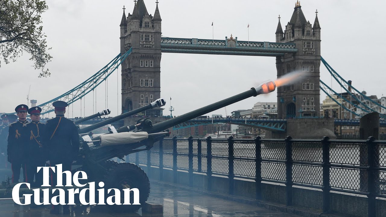 Gun salute at Tower of London marks moment Charles is crowned - YouTube