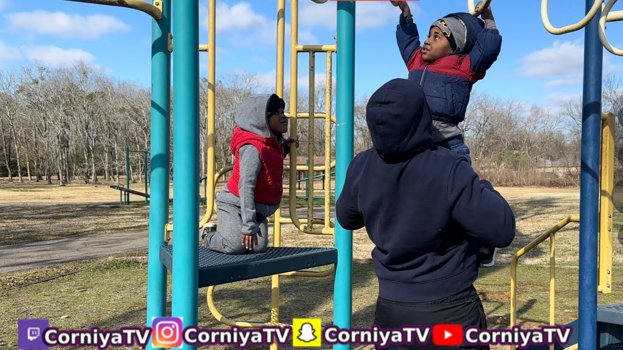 Husband Teaches His Ch!ldren How To Use The Monkey Bars 🤣 - YouTube