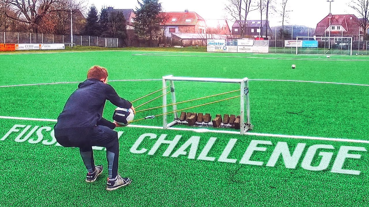 FUSSBALL SLING SHOT CHALLENGE! 😂🔥 - YouTube