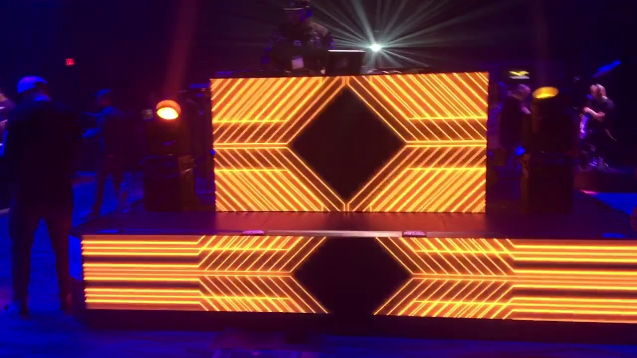 Cabina de DJ con pantalla LED en 3D - YouTube