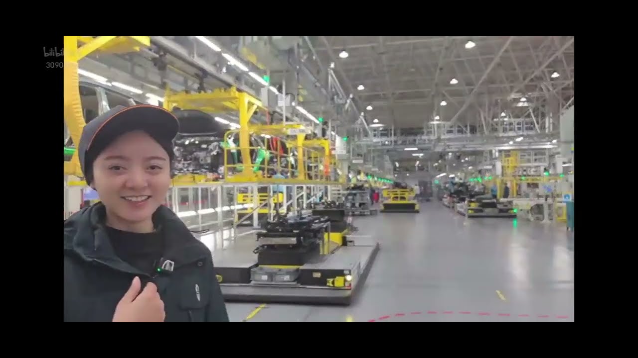 Huawei AitoCar factory makes automated robots to build cars華為汽車工廠製自動化機器 ...