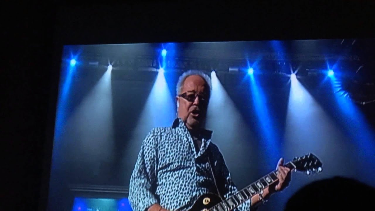 Foreigner Juke Box Hero LIVE - YouTube