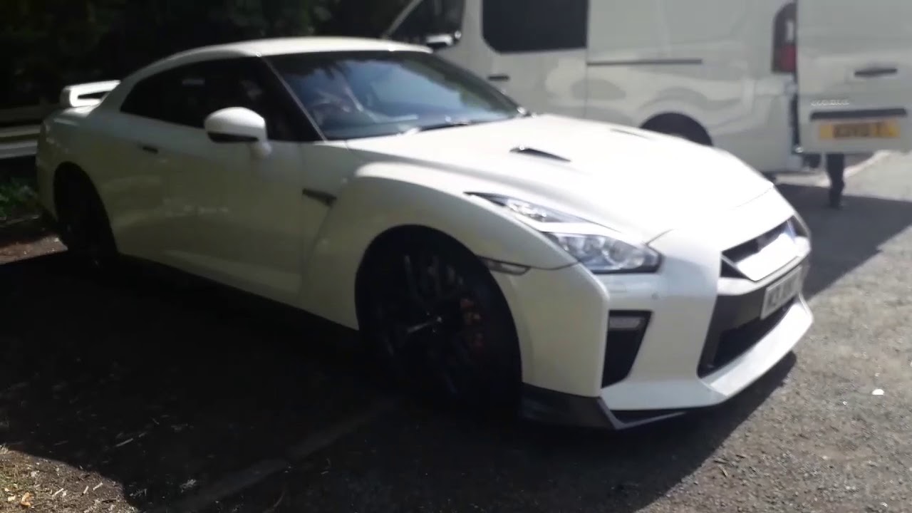 Nissan gtr (simon bevo) - YouTube