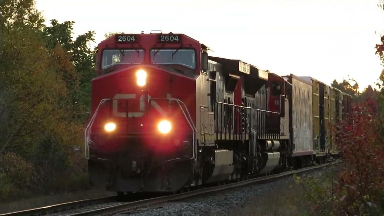 CN 2604 leads 402 in Rimouski - K3H - YouTube
