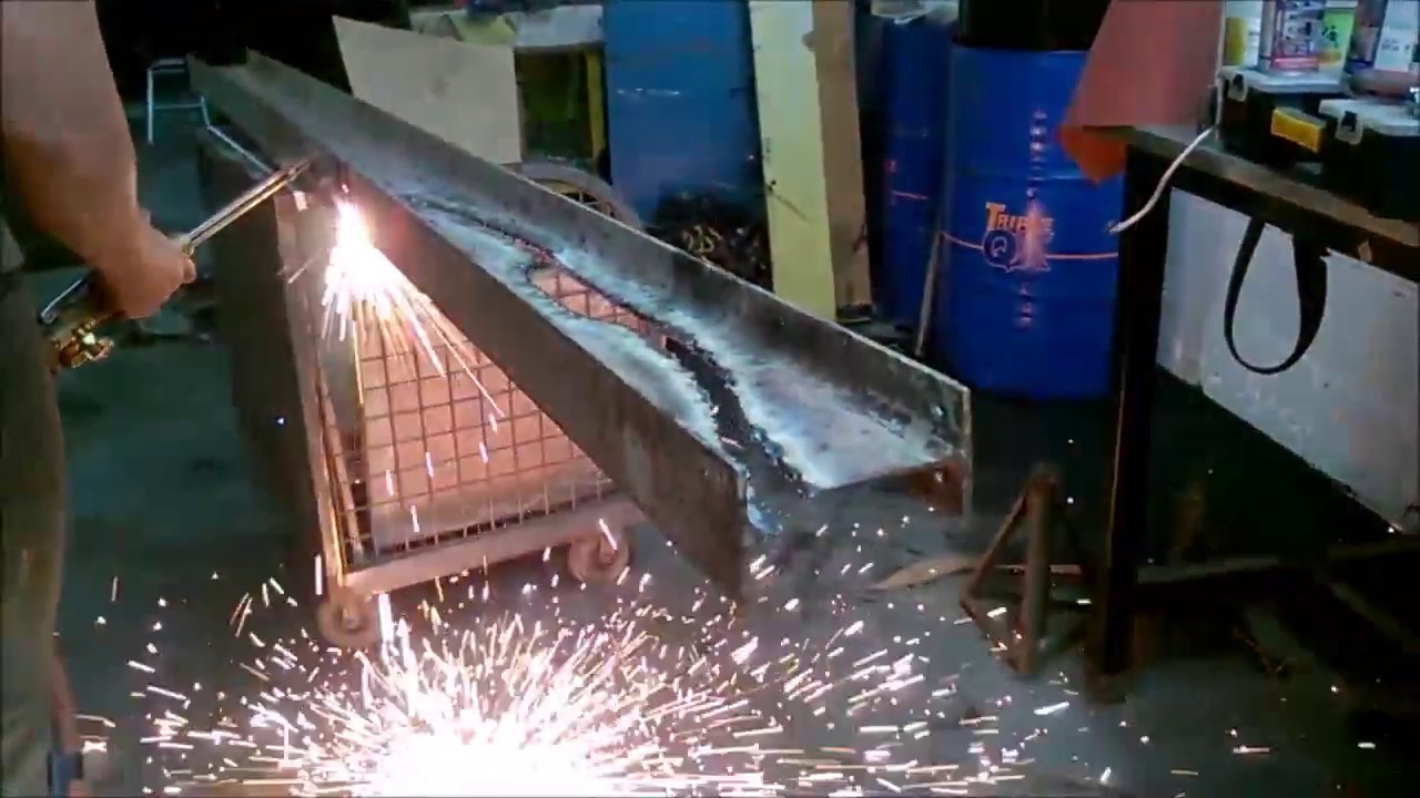 DIY Dana 35 axle truss and welded diff - YouTube