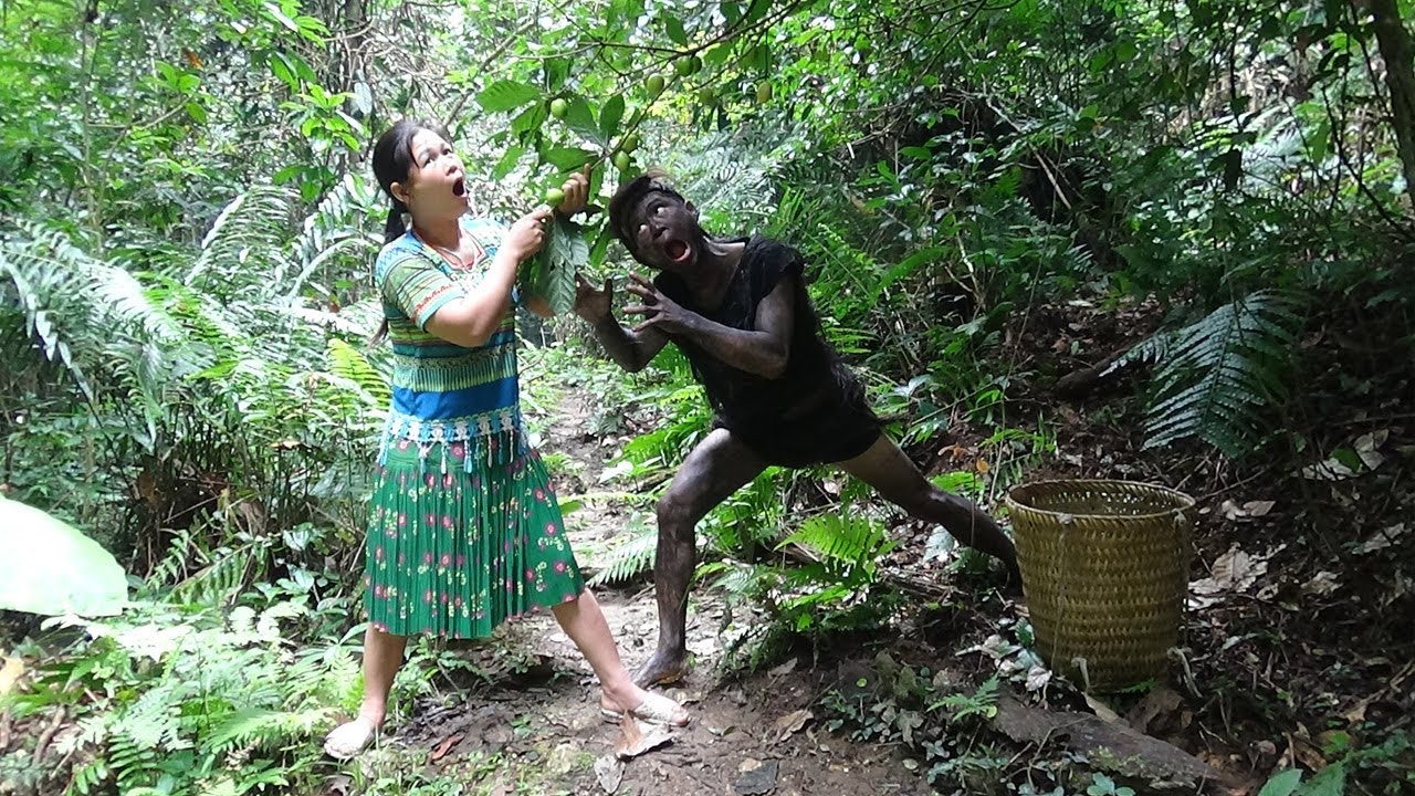 Primitive Life - Survival in the rainforest find fruit meet forest ...