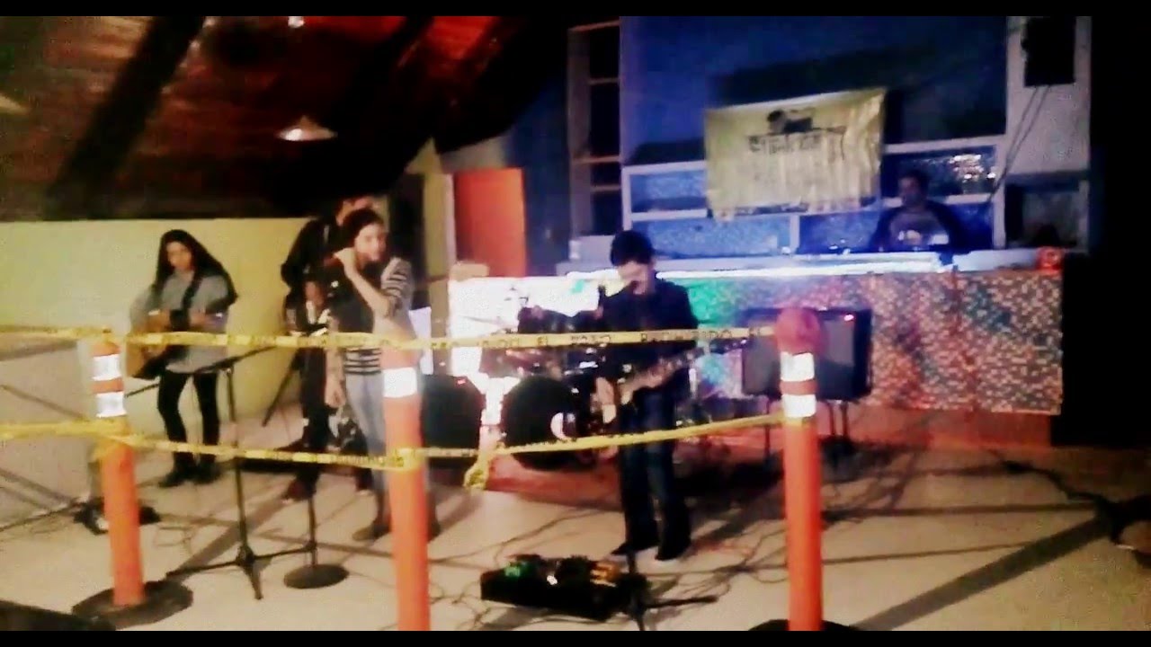 Cara Dura en Posada Rockera tocando "No Rain" de Blind Melon. - YouTube