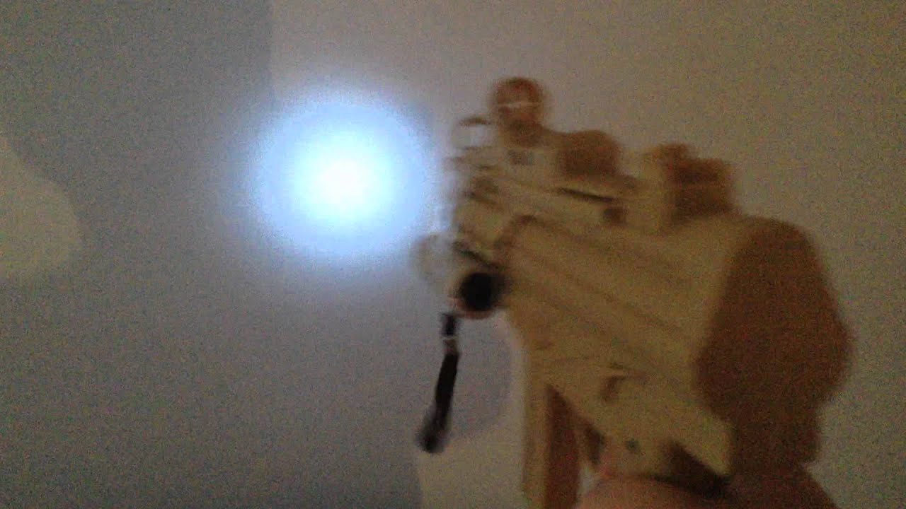 Toy mp5k with working flash light - YouTube