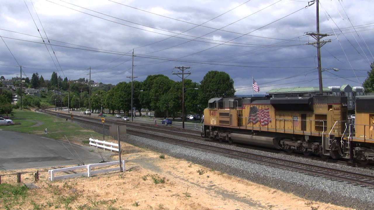 BNSF 4948 And UP 8481 Lead Trains @ Old Town Tacoma, WA w Canon HF11 - YouTube
