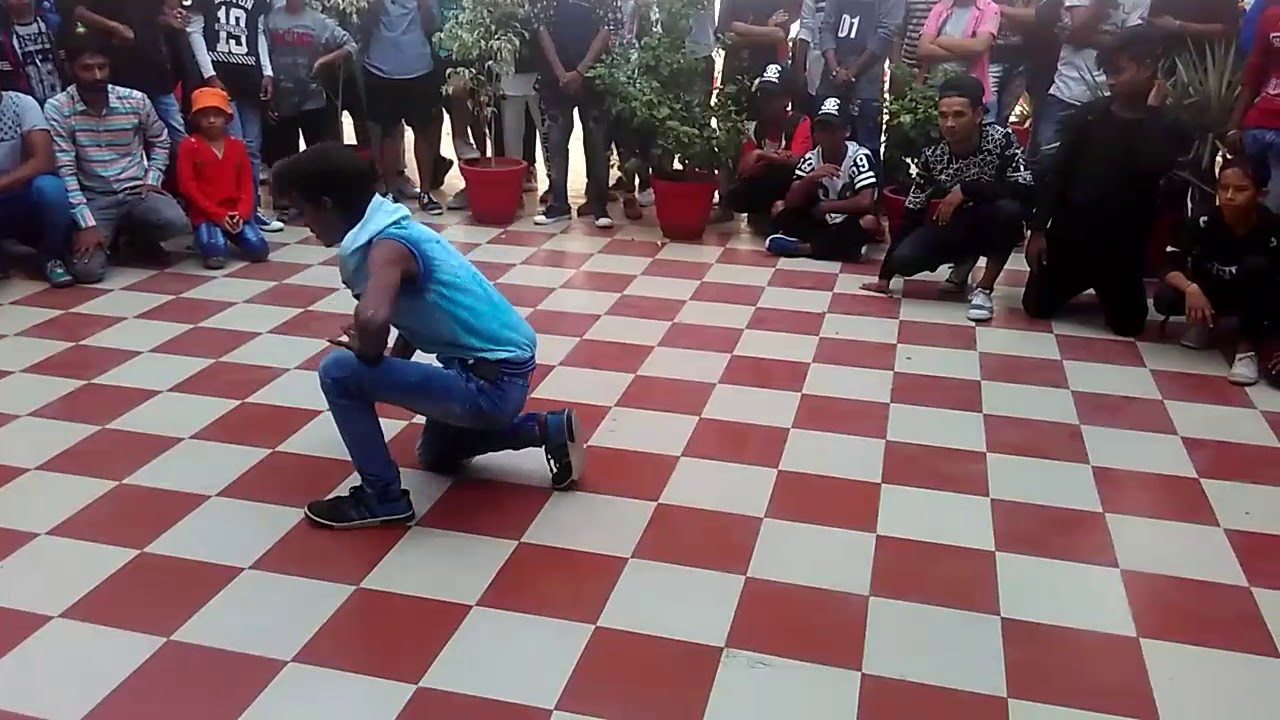Bone breaking dance battle of Abhishek kumar - YouTube