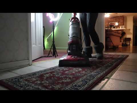 LETS VACUUM & LOL THE LIGHTS GO OUT IN THE MIDDLE OF VIDEO