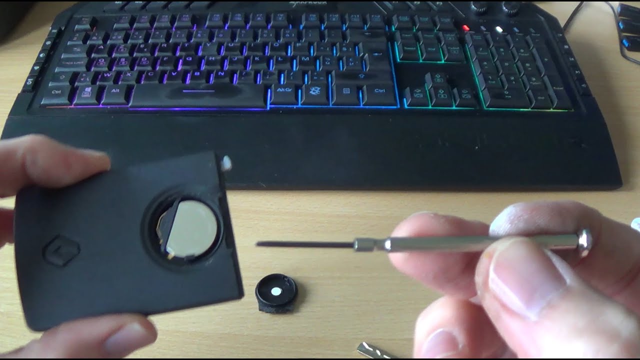 Renault clio 4 keycard fob battery replacement - YouTube