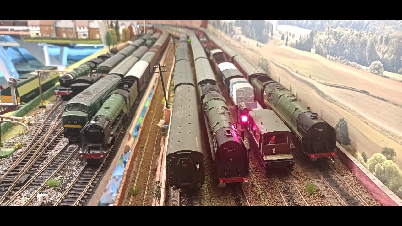 A grand tour of a huge OO gauge loft model train railway set - YouTube