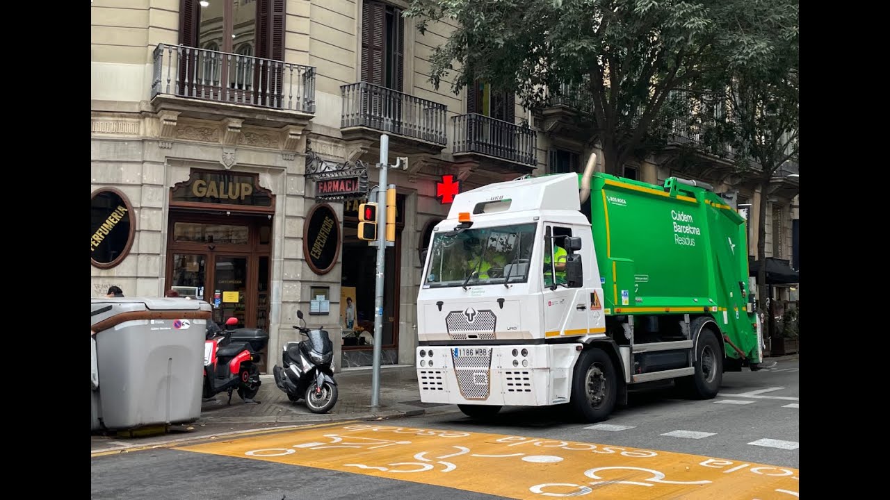 URO TT URB Urbano Garbage Truck Carspotting Barcelona August 2023 - YouTube