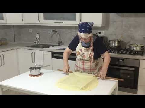 Karadeniz’in meşhur tatlısı olan Laz Böreğini pişirdim. @eminemutfaktaa #lazböreği #karadeniz