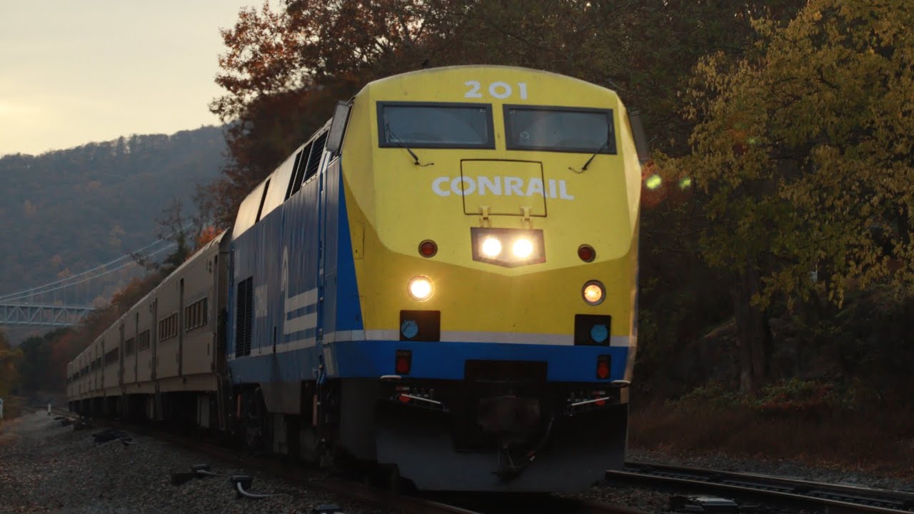 Metro North Train 8839 To Poughkeepsie Flies Thru Manitou With Conrail GE P32AC-DM 201 • 11/04 ...