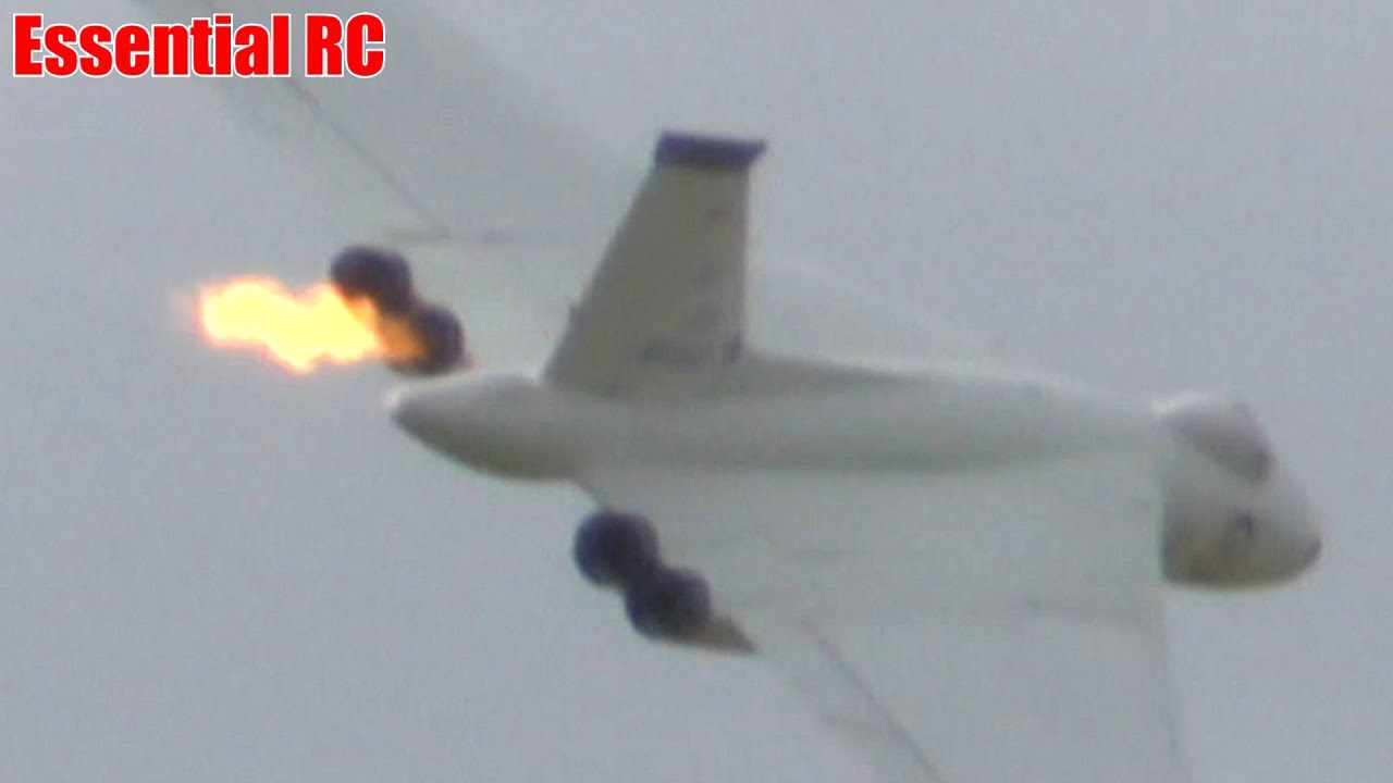 Avro Vulcan XH558 RC jet ENGINE FIRE - YouTube