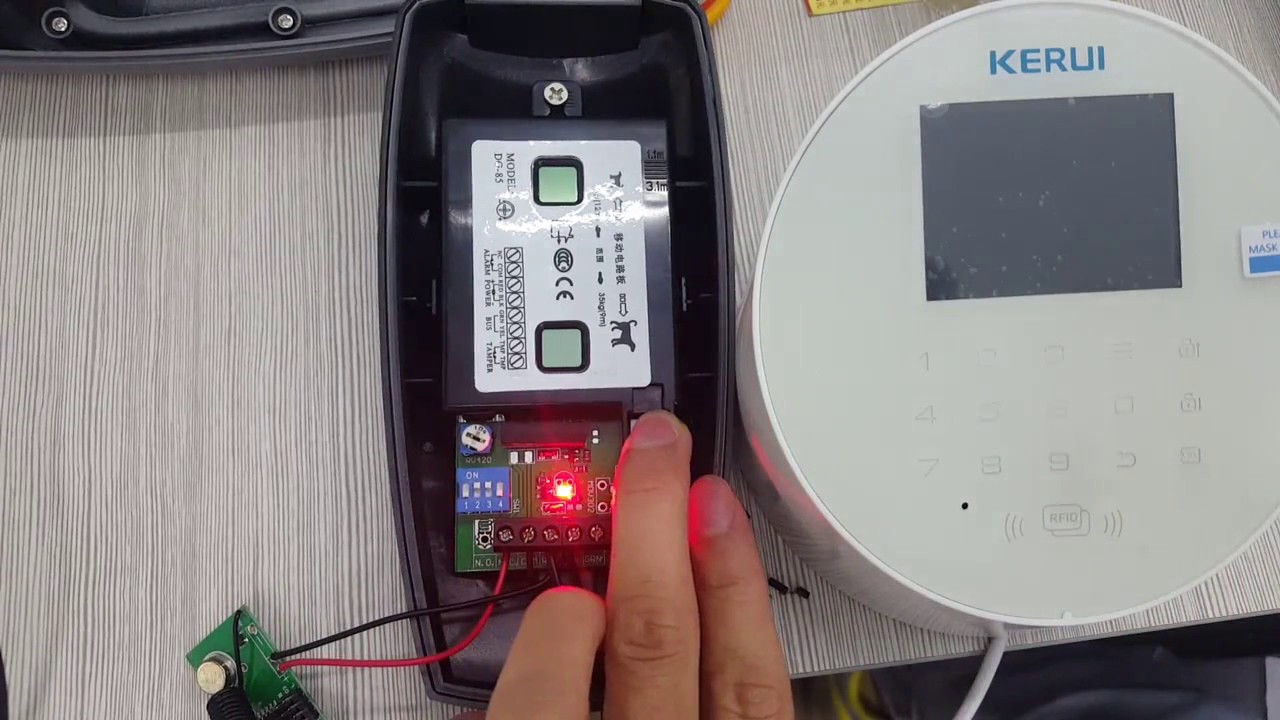 How to set DG85 pet pir detector to the W2 wifi alarm system - YouTube