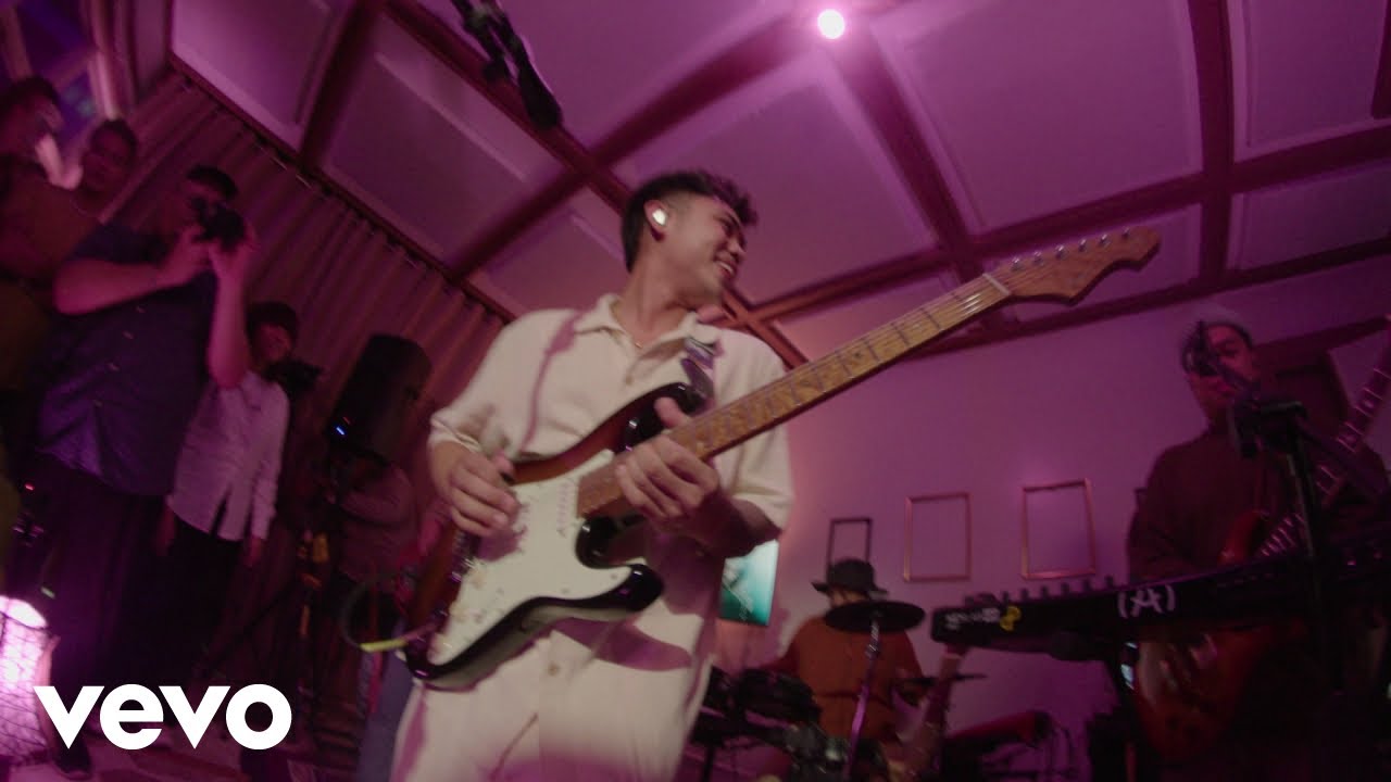 Daniel Paringit - Wag Kang Ganyan (Live at WORD Studios) - YouTube