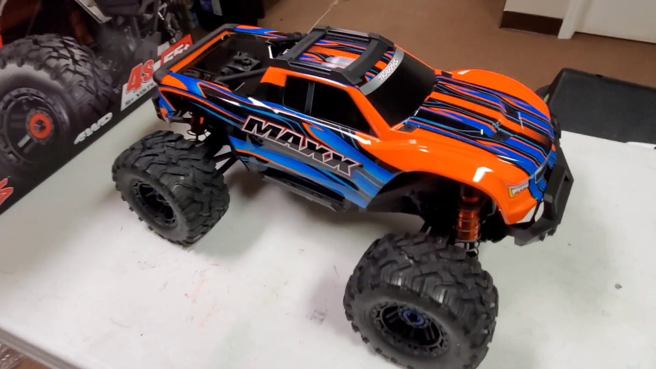 New Traxxas MAXX unboxing and overview! Bash session to follow. - YouTube
