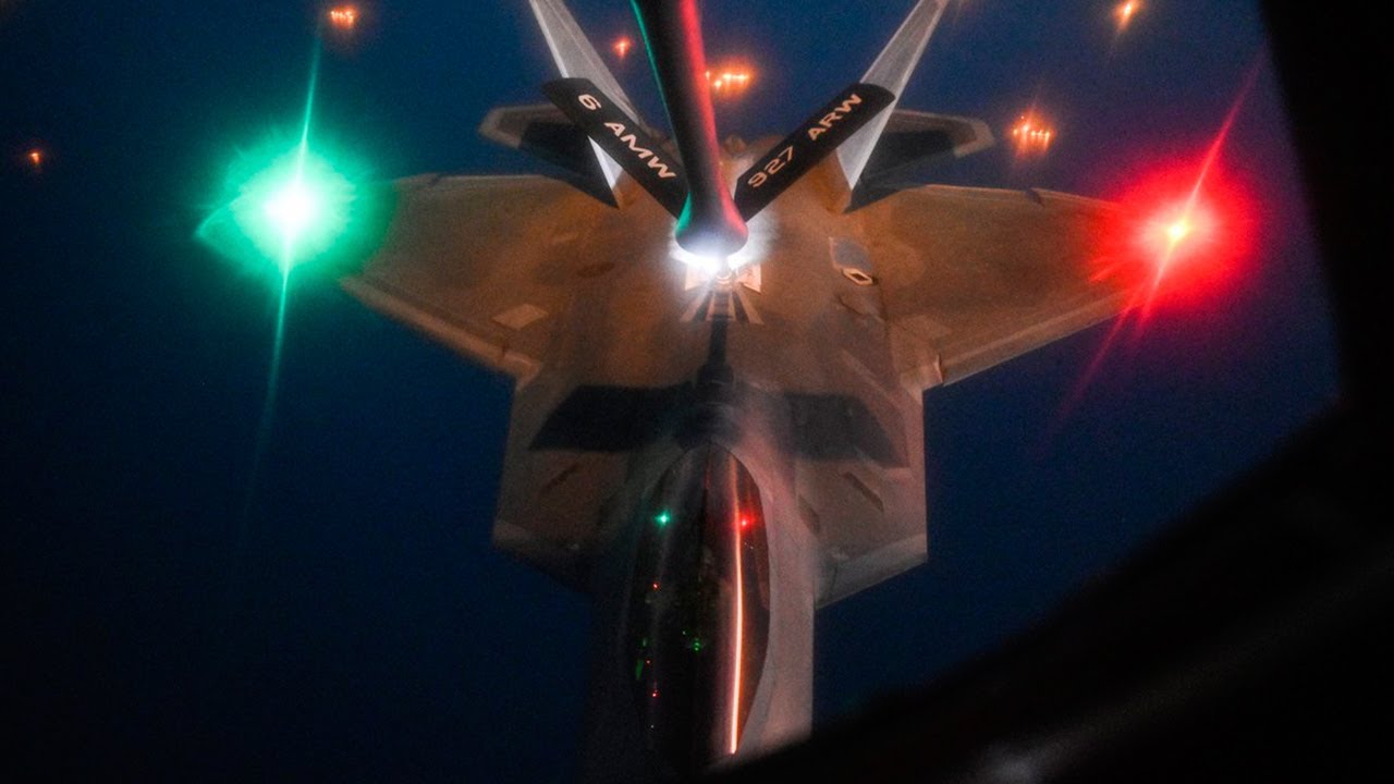 Amazing Aerial Refueling of a F-22 Raptor at night (2022) - YouTube