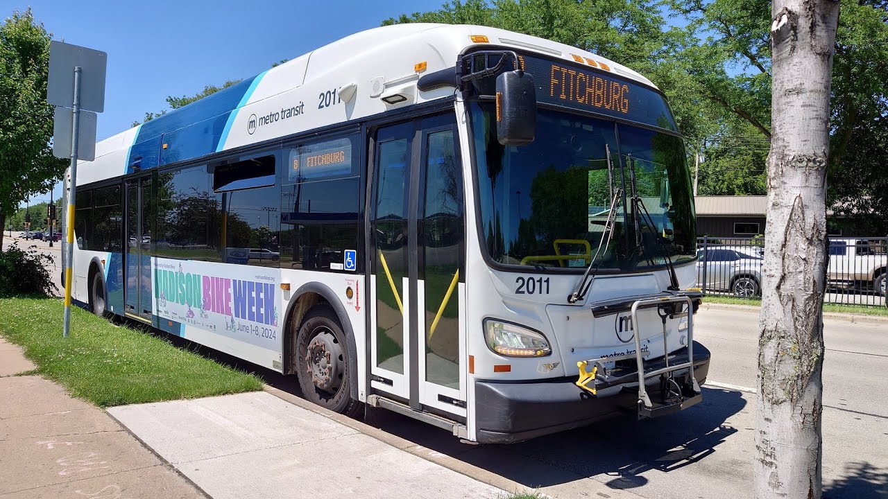 Ride On Madison Metro Transit 2020 New Flyer XD40 2011 On Route B to ...