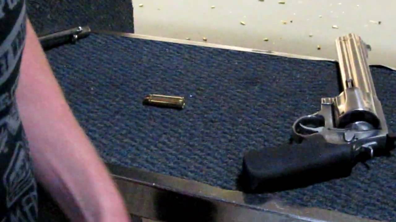 smith and wesson .500 50 cal hand gun - YouTube