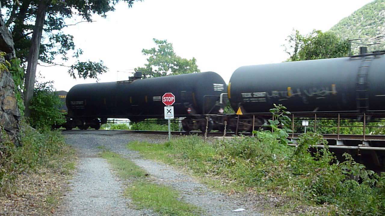 CSX Locos pull a mixed freight south past the Bear Mountain Dock - YouTube