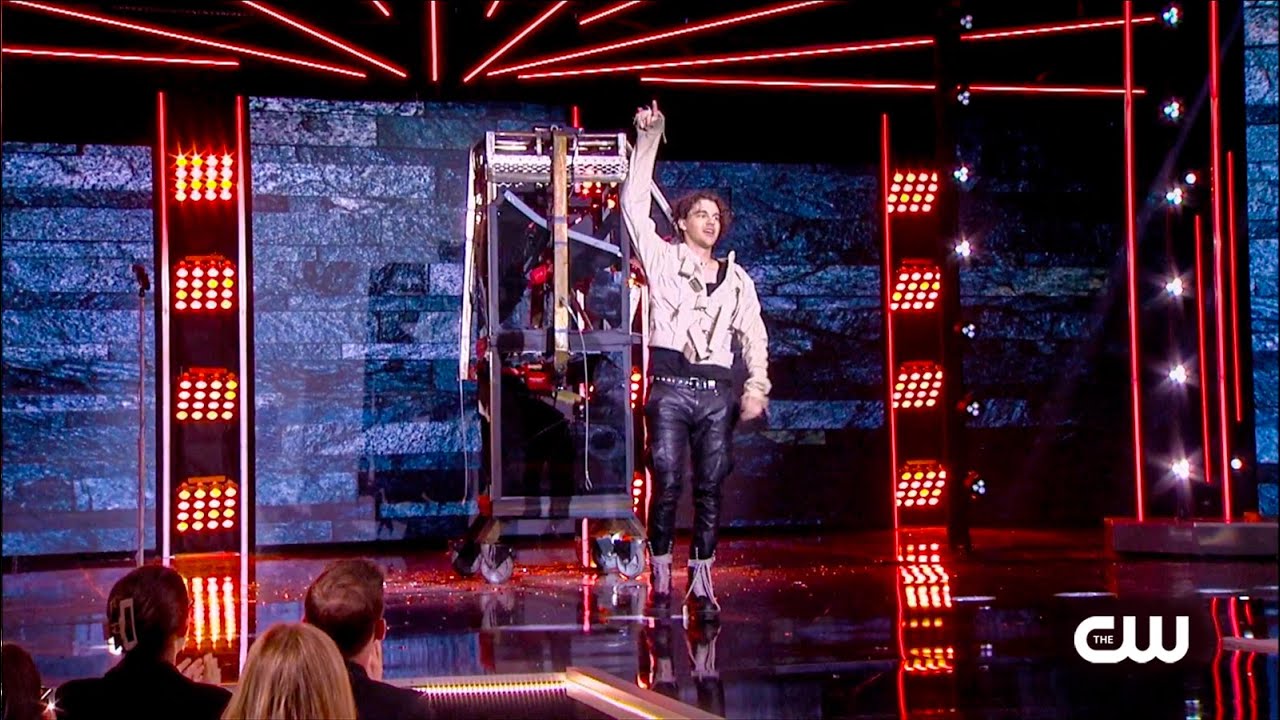 Masters of Illusion | Caleb Alexander Chainsaw Escape - YouTube