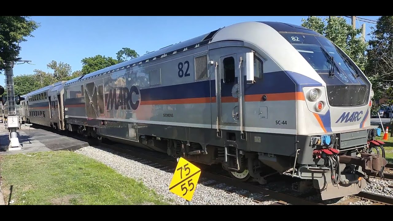MARC Train HD: Crazy Siemens SC-44 Charger Horn show @ Gaithersburg ...