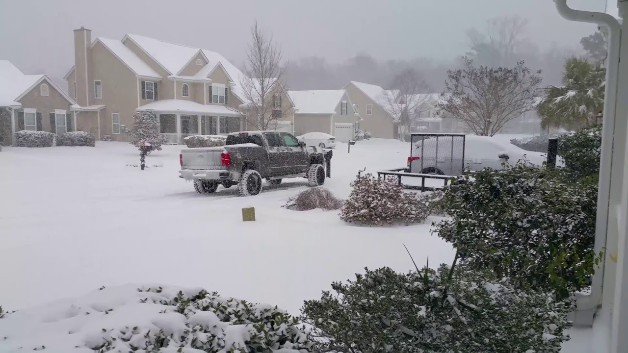 Snowing hard thru the evening!! - YouTube