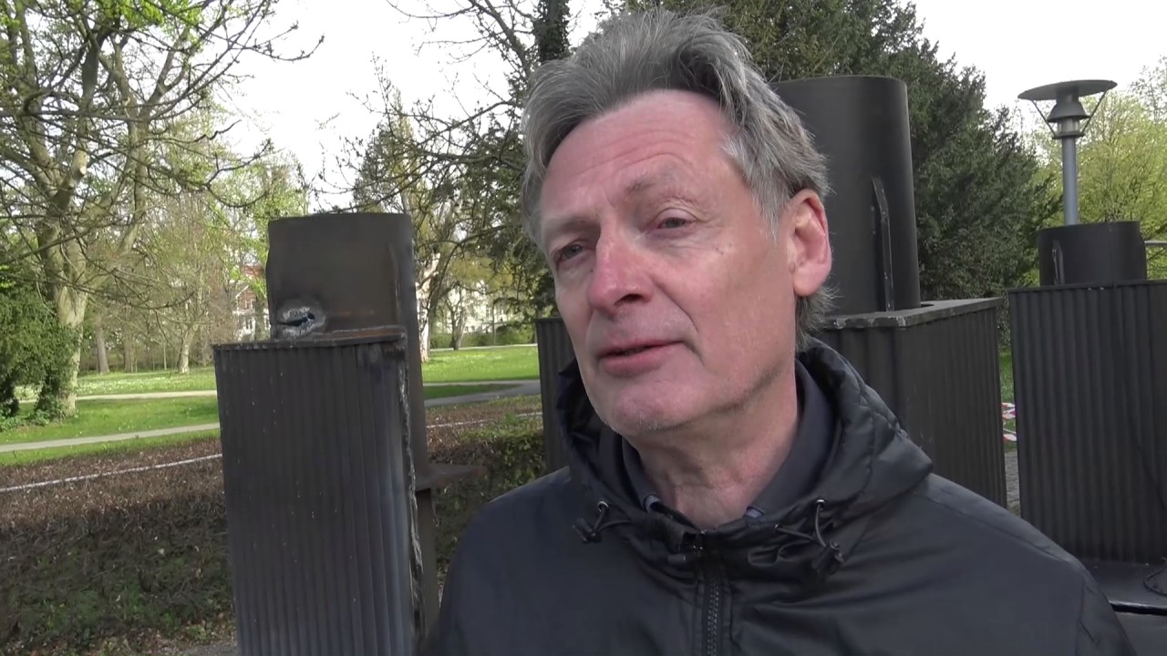 Ingvar Cronhammar-skulptur i Odense ødelagt - YouTube